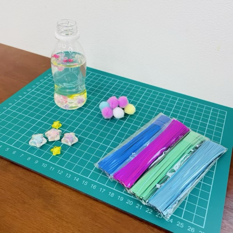 洗濯のりで簡単!センサリーボトルの作り方 おもちゃの中身は水だと腐る? | イエコレクション iecolle | インテリア、雑貨情報が満載のWEBメディア